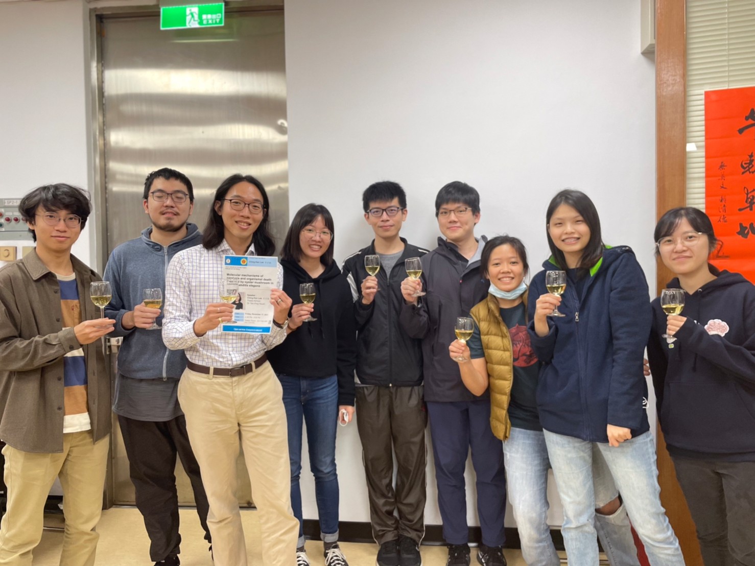 京翰畢業了！Ching-Han defended his thesis. Congrats Dr. Lee! | The Hsueh lab