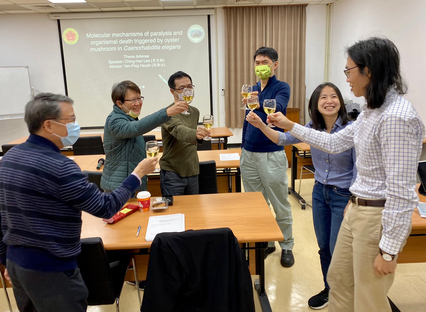 京翰畢業了！Ching-Han defended his thesis. Congrats Dr. Lee! | The Hsueh lab